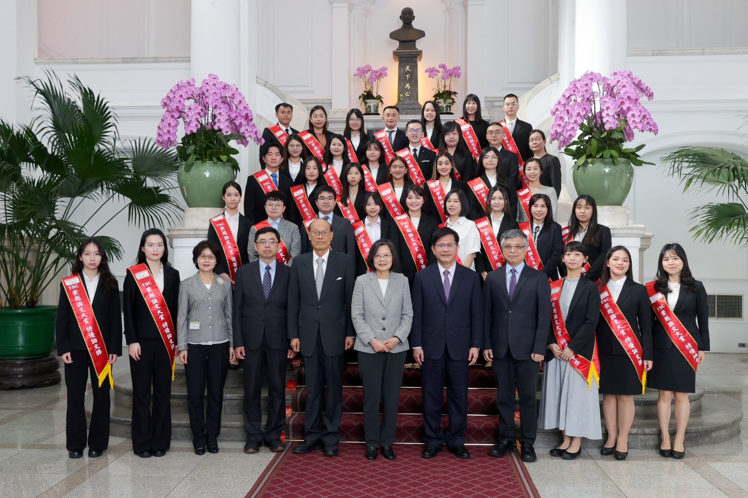 【Honor】 President Tsai Meets with TSC Thesis Award Winners: The Content ...